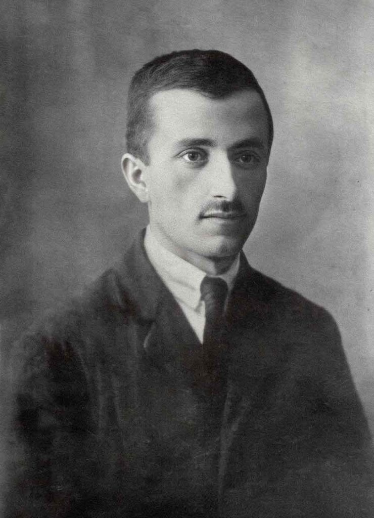 Avni Rustemi, Heroi që i këndon e gjithë Shqipëria | Libohova Post